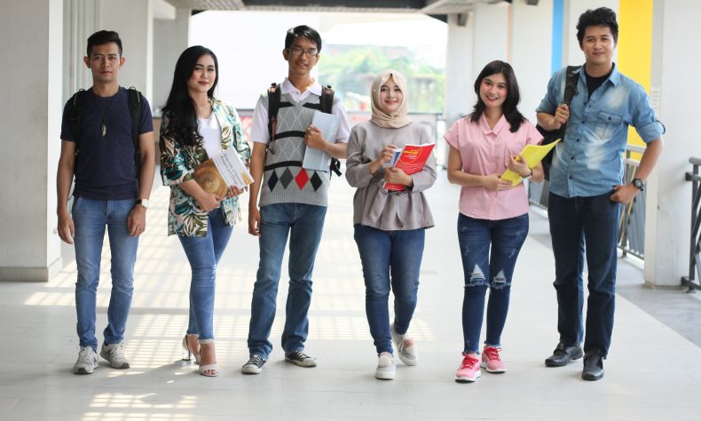 SMA Angkasa 2 Jakarta Timur Adakan Program Jumat Berkah - Bintang ...