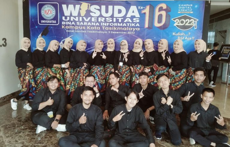 PSM Gita Swara Sukapura Meriahkan Wisuda UBSI Kampus Tasikmalaya yang Ke-16